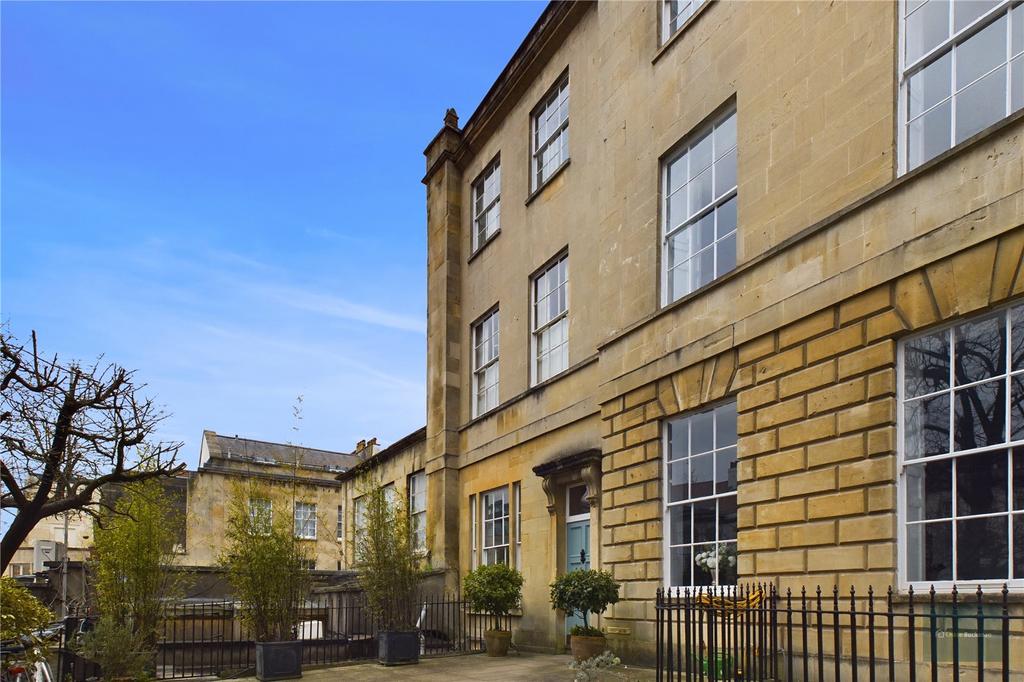 Rodney Mansions, Clifton, Bristol BS8 3 bed apartment for sale - £350,000