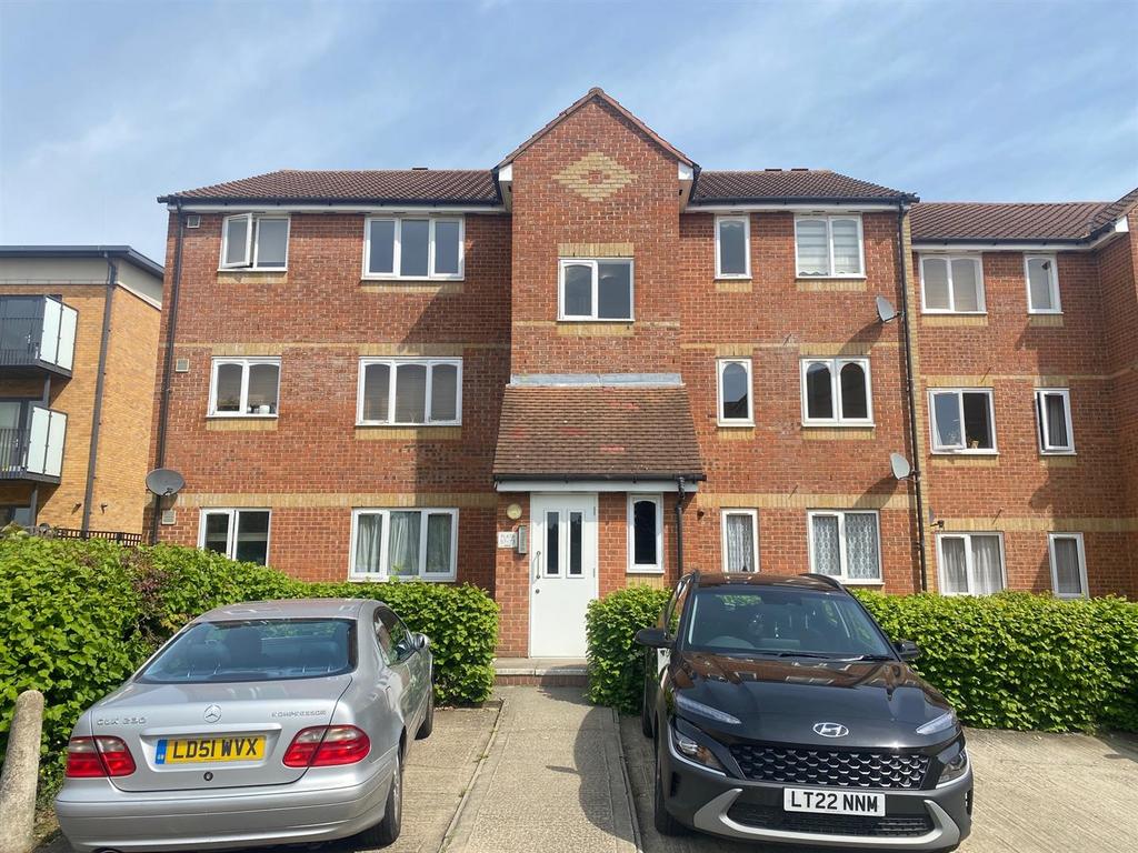 Linwood Crescent, Enfield EN1 1 bed flat - £1,350 pcm (£312 pw)