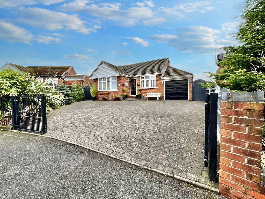 Portland Drive, Stoke-On-Trent ST11 2 bed detached bungalow for sale ...