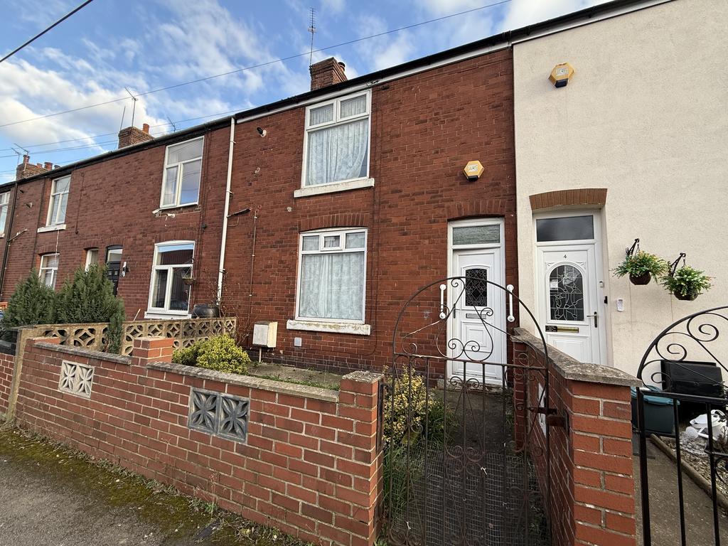 Frank Road, Doncaster DN5 3 bed terraced house - £65,000