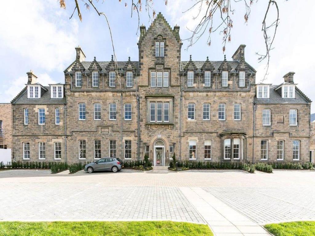 Gorgie Road, Springwell House, Gorgie 2 bed flat - £1,595 pcm (£368 pw)