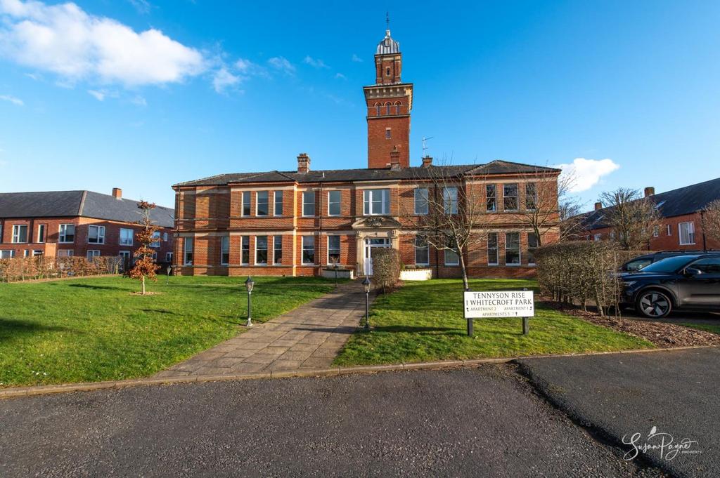 Whitecroft Park, Newport 2 bed apartment for sale - £225,000