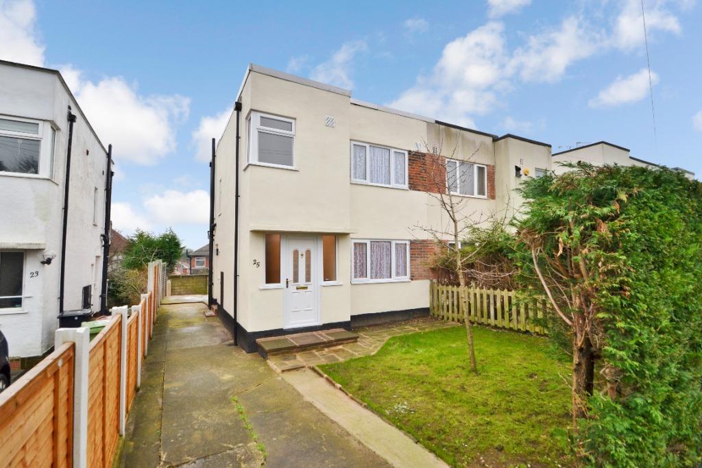 Riviera Gardens, Leeds LS7 3 bed semi-detached house - £1,200 pcm (£277 pw)