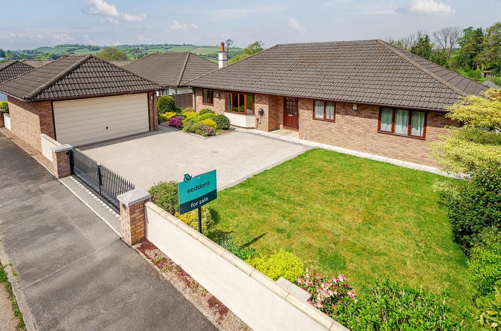 Ashleigh Park, Bampton, Tiverton... 4 bed bungalow for sale - £475,000