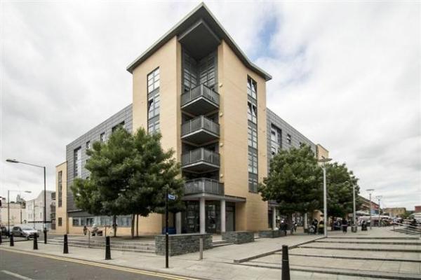 56 Watney Street, SHADWELL E1 2 bed flat - £850 pcm (£196 pw)