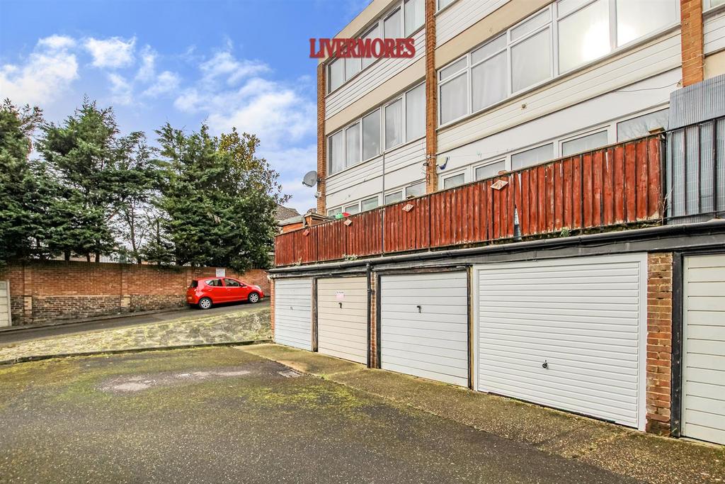 Garage, Green Place, Crayford Garage for sale - £12,000