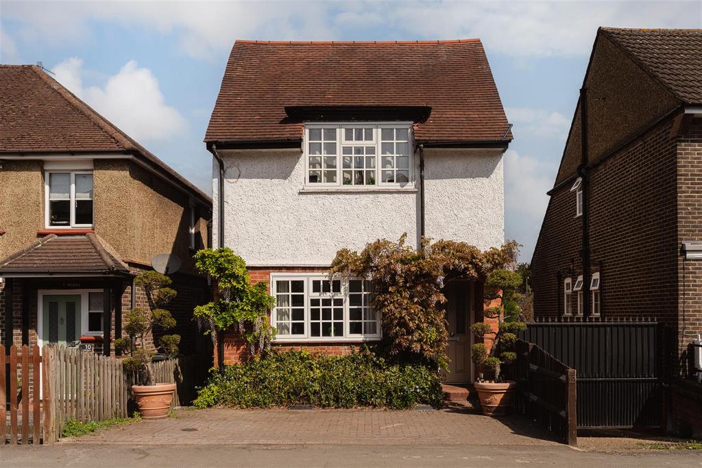 West Road, Reigate 3 bed detached house - £750,000