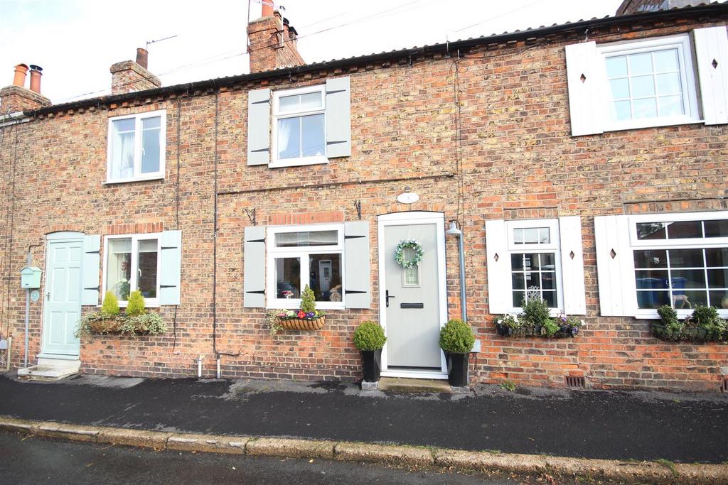 Main Street, Sigglesthorne, Hull 2 bed terraced house - £159,950