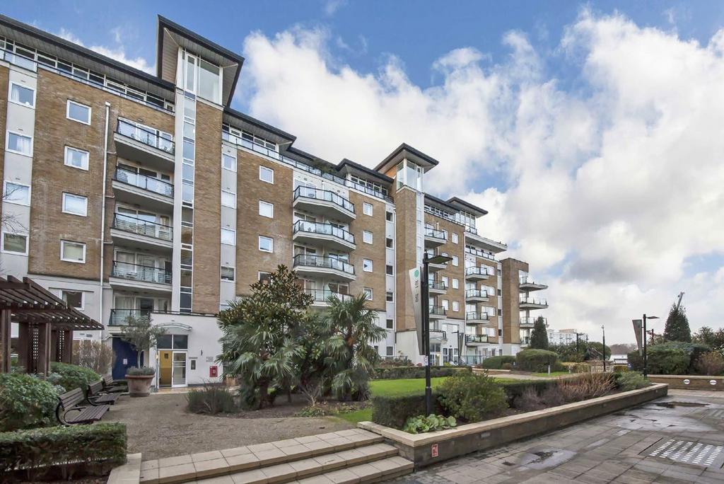 Smugglers Way, London SW18 2 bed flat - £2,700 pcm (£623 pw)