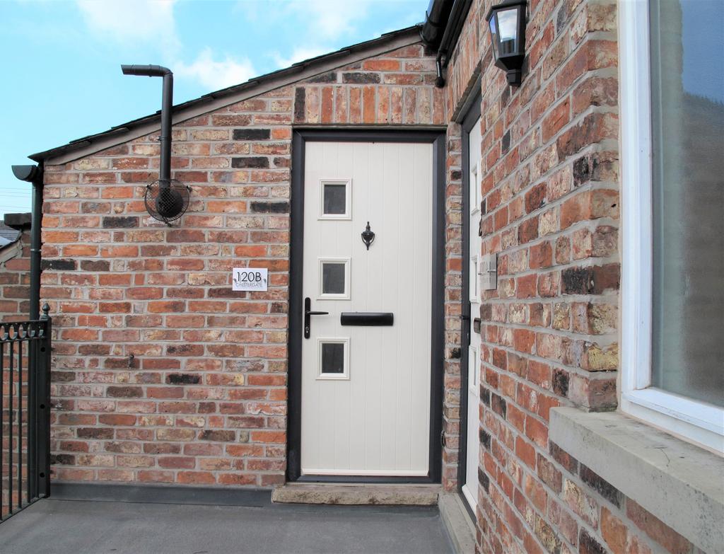 Chestergate, Macclesfield SK11 1 bed flat - £795 pcm (£183 pw)