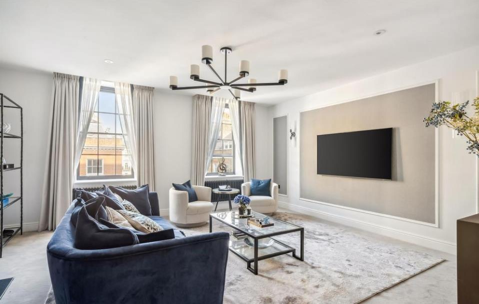 Curzon Street, London 3 bed flat - £11,999 pcm (£2,769 pw)