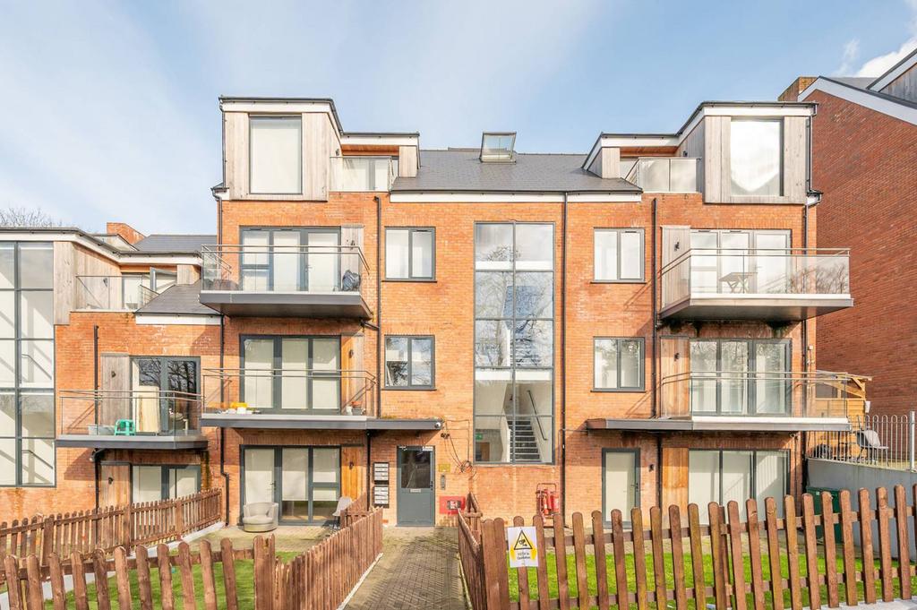 Steeplands, WD23, Bushey, WD23 2 bed flat to rent - £2,200 pcm (£508 pw)