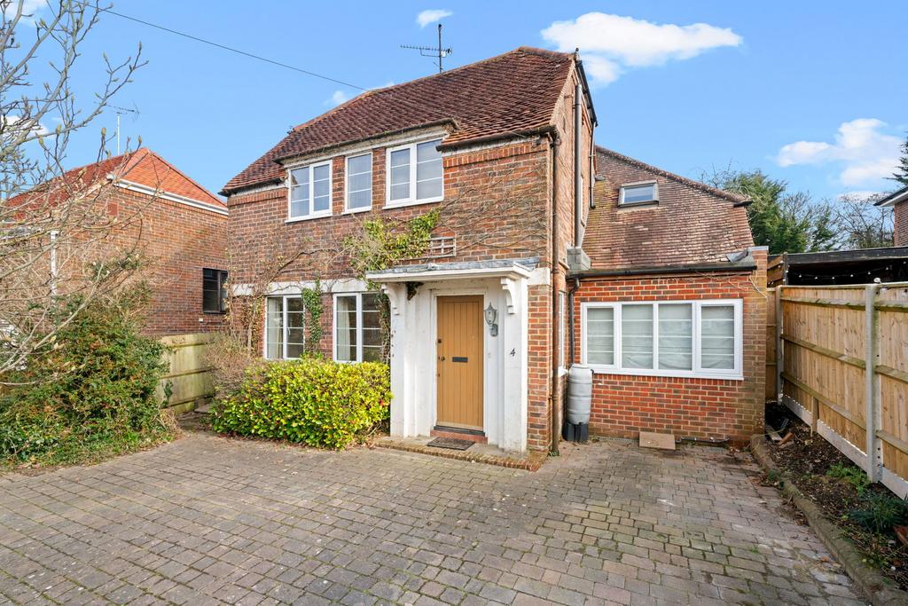 Eastrop Lane,Basingstoke,RG21 4AR 5 bed detached house for sale - £750,000