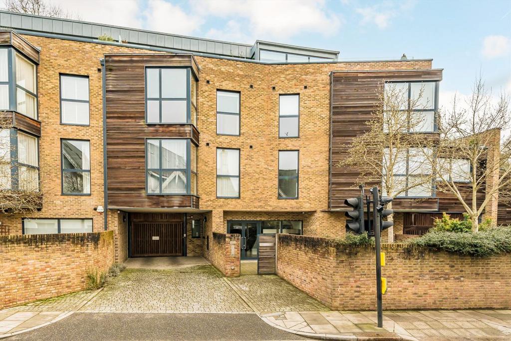 Petersham Road, Richmond TW10 1 bed flat to rent - £2,500 pcm (£577 pw)