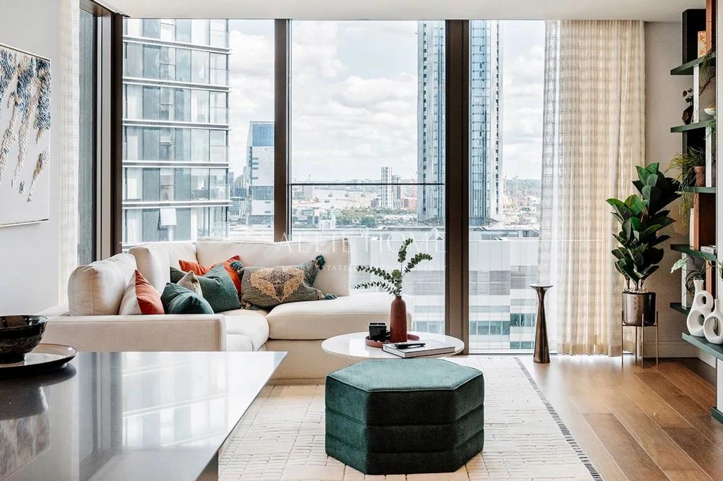 Marsh Wall, London E14 3 bed flat - £1,850,000