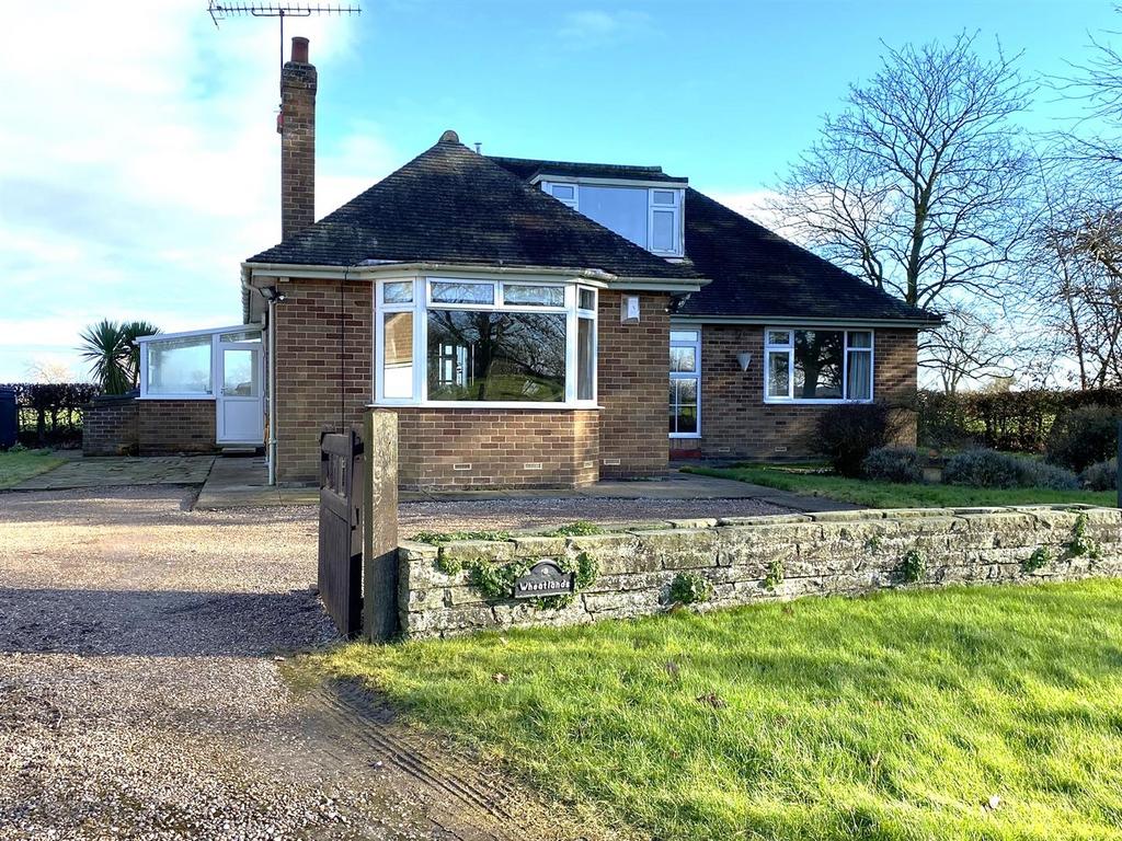 Wheatlands,Scorborough Lane... 3 bed detached bungalow - £925 pcm (£213 pw)