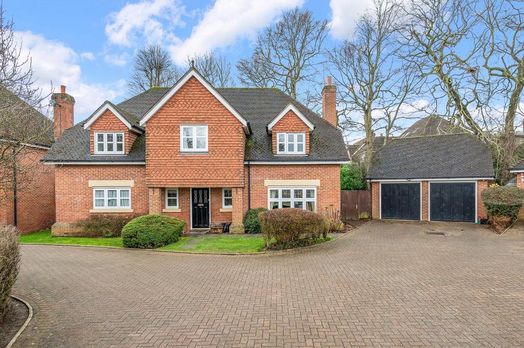 Water Mead, Chipstead 5 bed detached house - £1,000,000