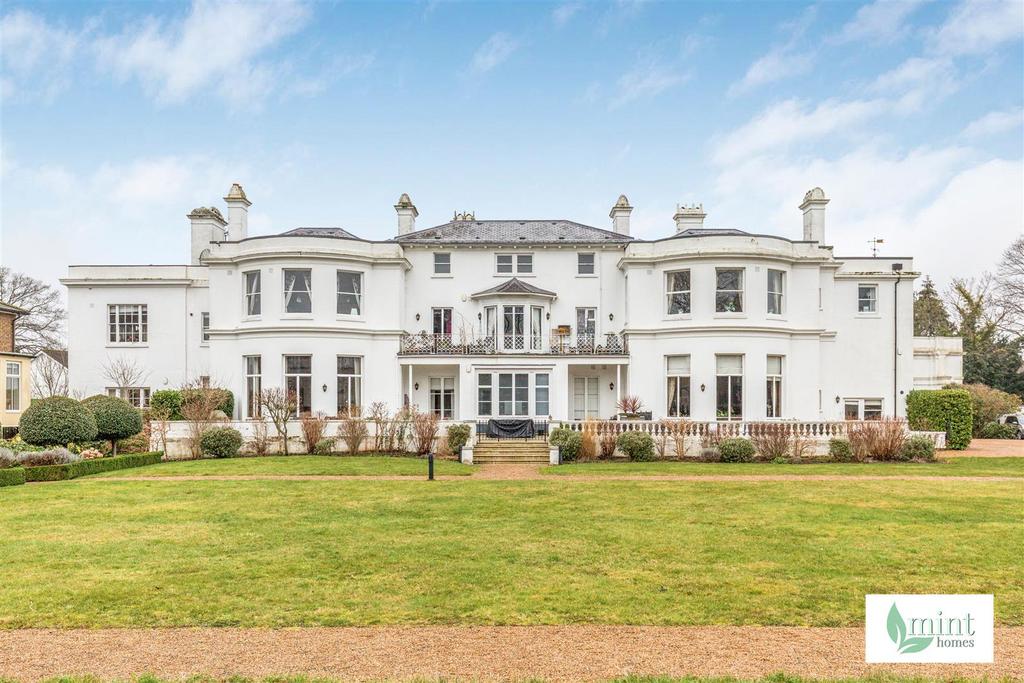 The Clock House, Byfleet KT14 2 bed apartment - £350,000