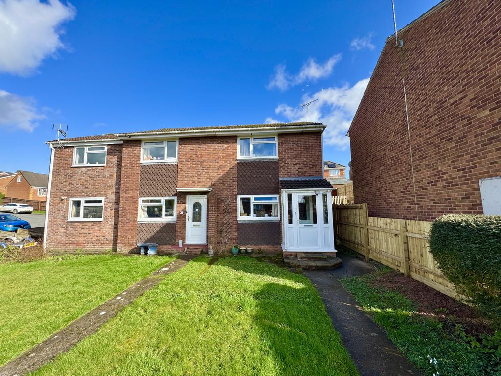 Alderdale Lydney, GL15 5NG 2 bed semi-detached house - £195,000