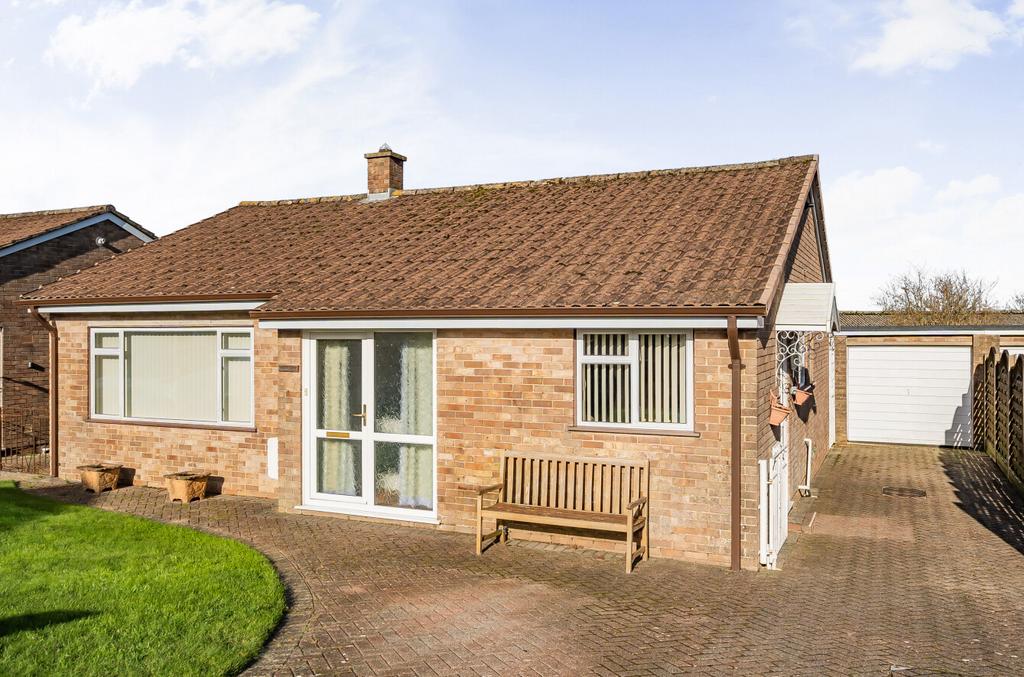 Winyards View, Crewkerne, Somerset, TA18 3 bed bungalow for sale - £315,000