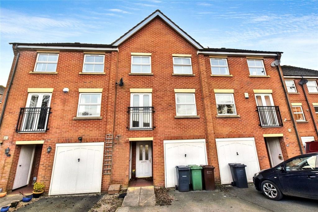 Millbank, Yeadon, Leeds, West Yorkshire 3 bed townhouse for sale - £299,950