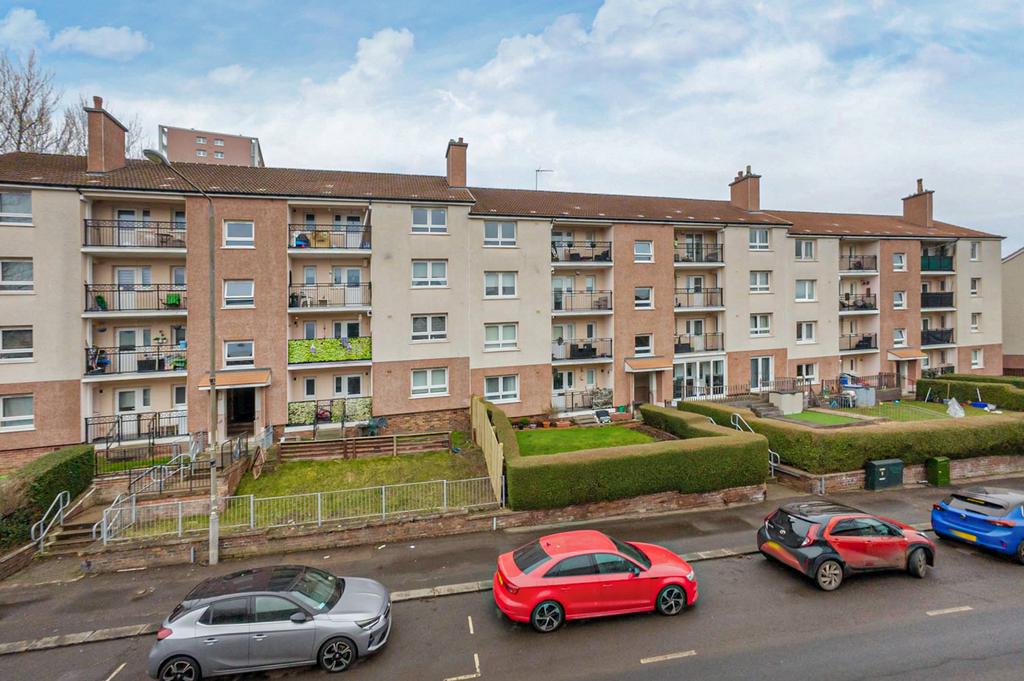 Prospecthill Road, Toryglen, Glasgow 3 bed apartment - £90,000