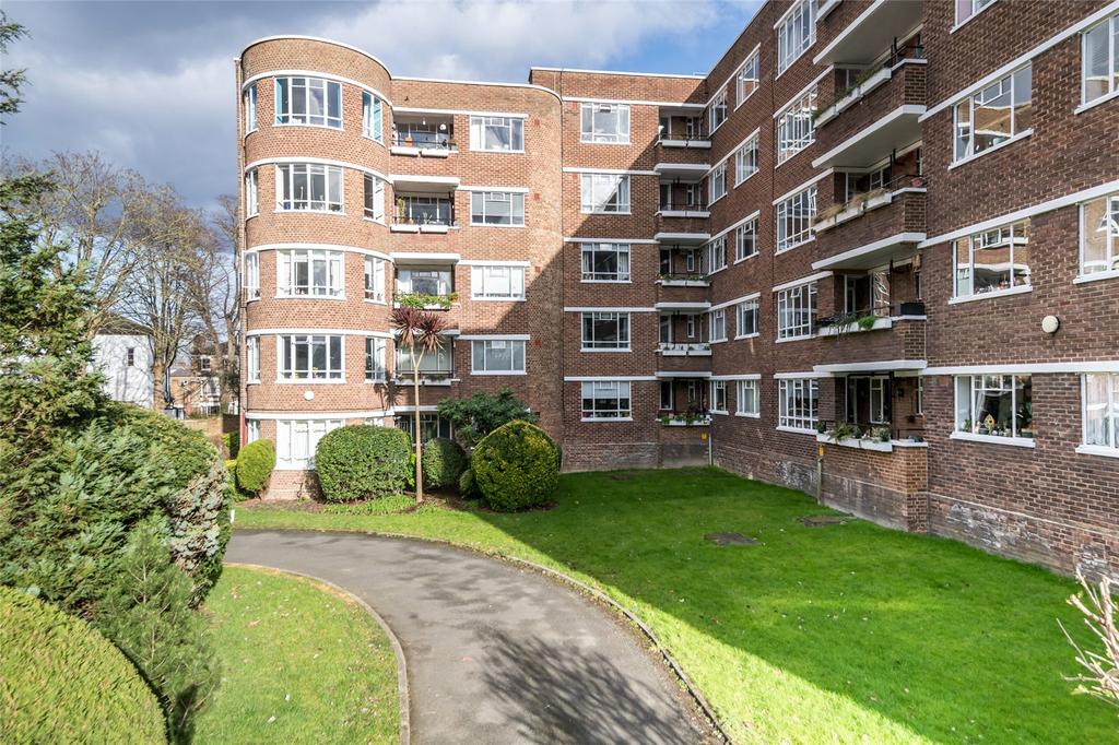 Champion Hill, London, SE5 2 bed apartment for sale - £525,000