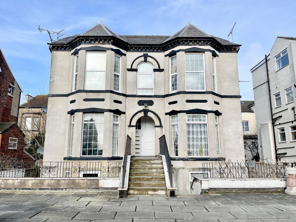 Southport PR9 1 bed ground floor flat - £700 pcm (£162 pw)