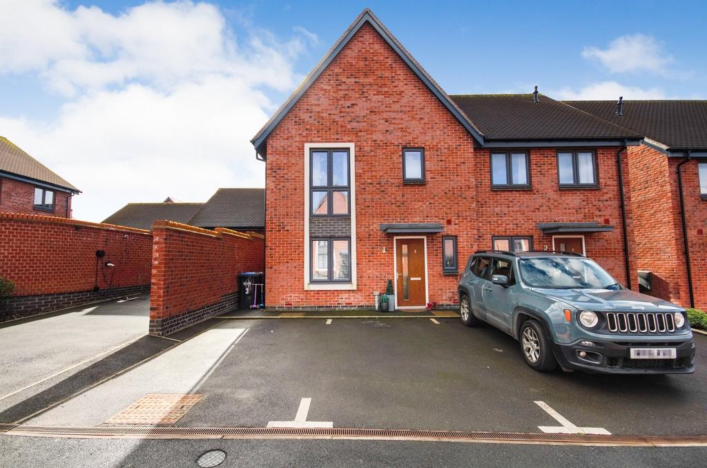Gill Crescent, Houlton, Rugby, CV23 3 bed semi-detached house for sale - £170,500