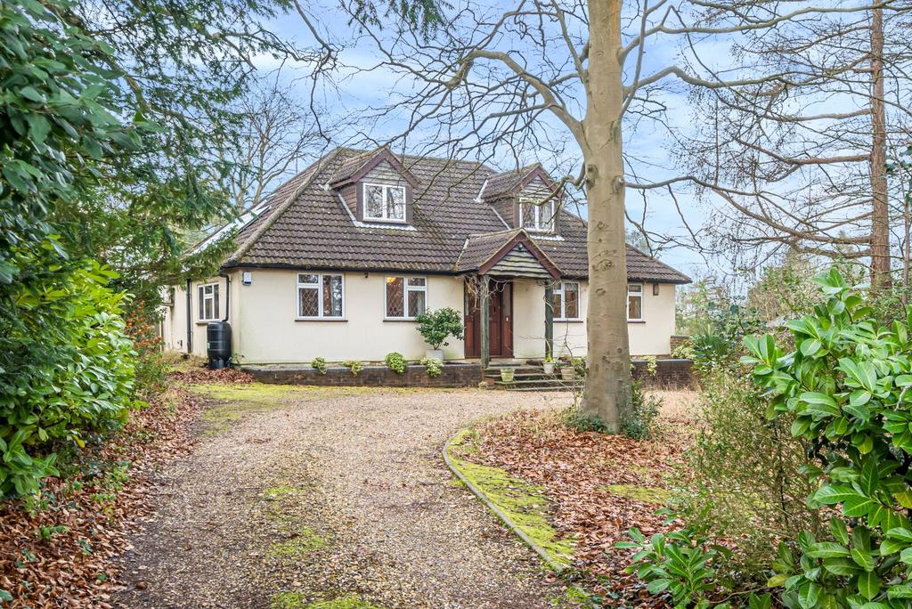 Shere Road, West Horsley, KT24 4 bed detached house for sale - £1,325,000