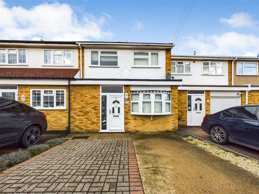 Birch Close, Romford RM7 3 bed terraced house for sale - £425,000