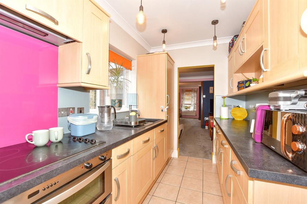 Minnis Lane, River, Dover, Kent 2 bed end of terrace house - £300,000