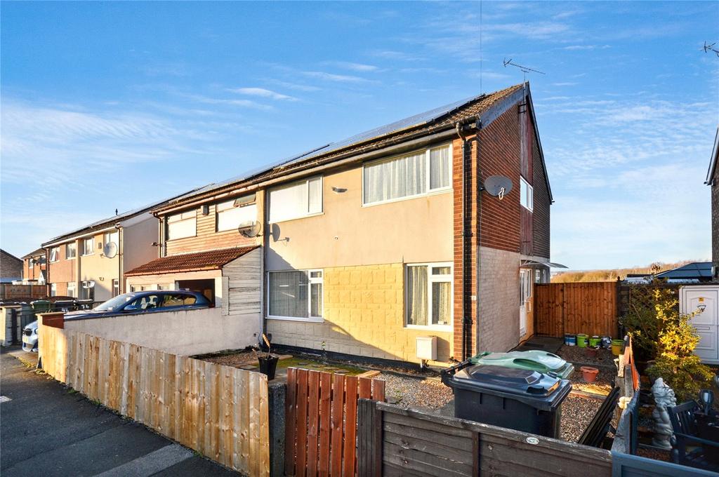 Manor Farm Drive, Leeds, West Yorkshire 4 bed semi-detached house for ...