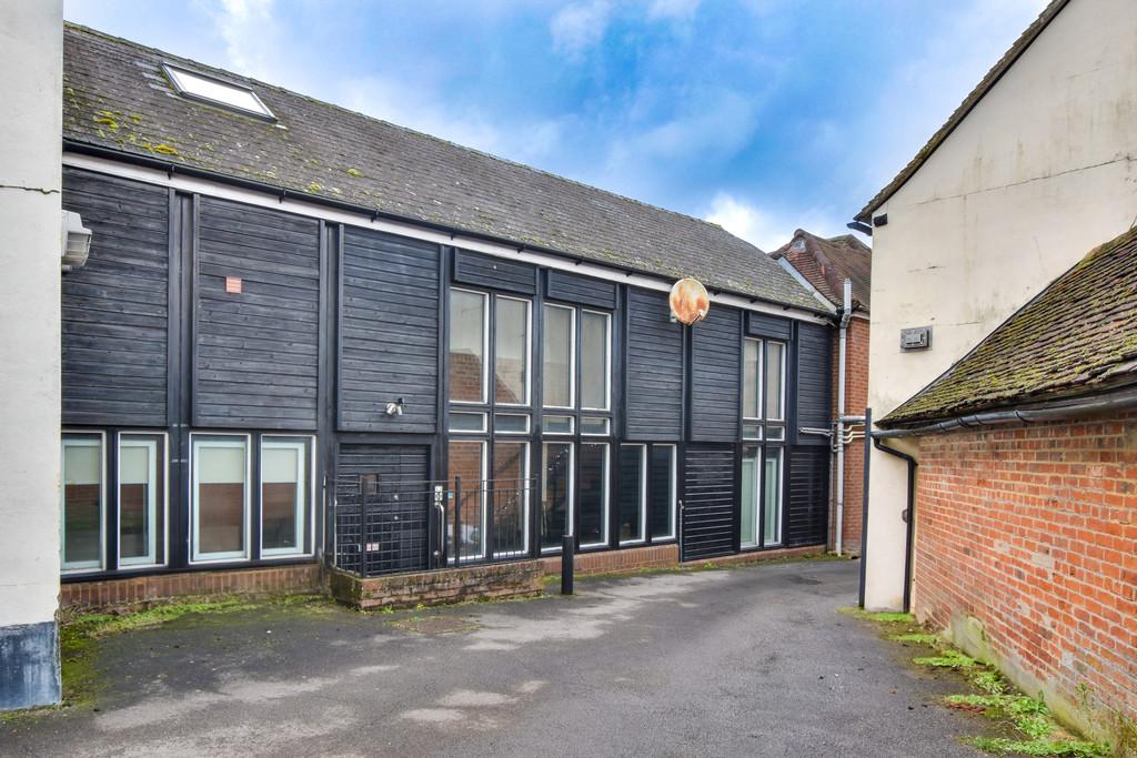 High Street, Great Dunmow 1 bed apartment - £1,100 pcm (£254 pw)