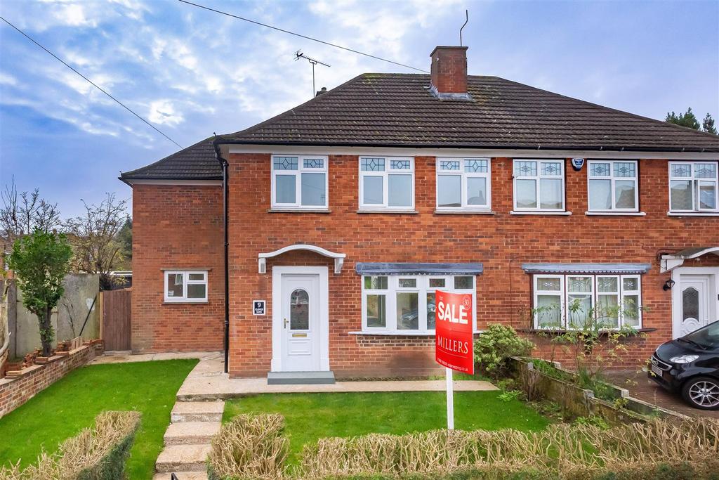 Clover Leas, Epping 4 bed semi-detached house - £2,595 pcm (£599 pw)