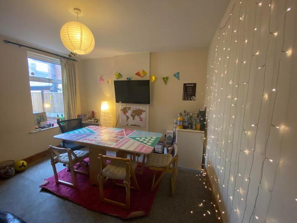 Kimbolton Avenue, Nottingham NG7 6 bed house to rent - £2,988 pcm (£690 pw)