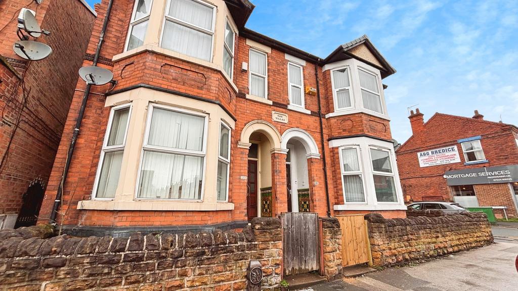 Sneinton Dale, NG2 3 bed flat - £1,050 pcm (£242 pw)