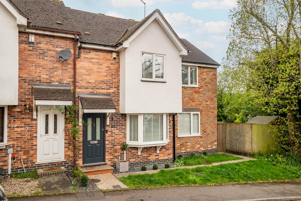 Millers Rise, Hertfordshire AL1 3 bed end of terrace house to rent - £ ...