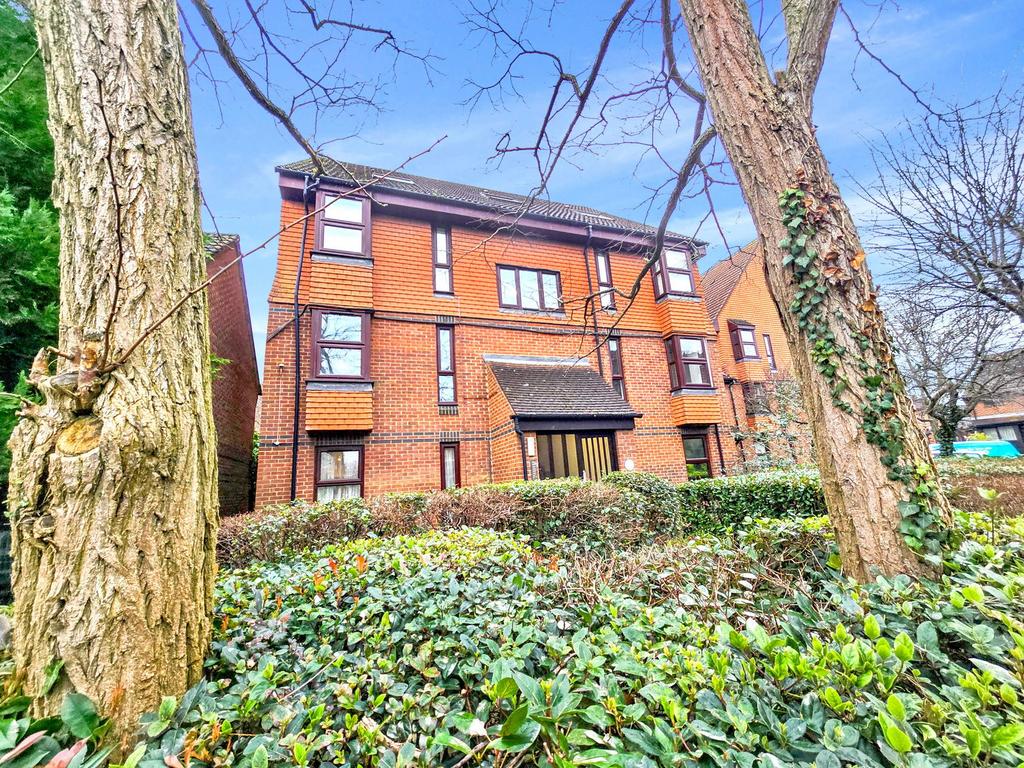 Turnpike Lane, Sutton SM1 Studio for sale - £170,000