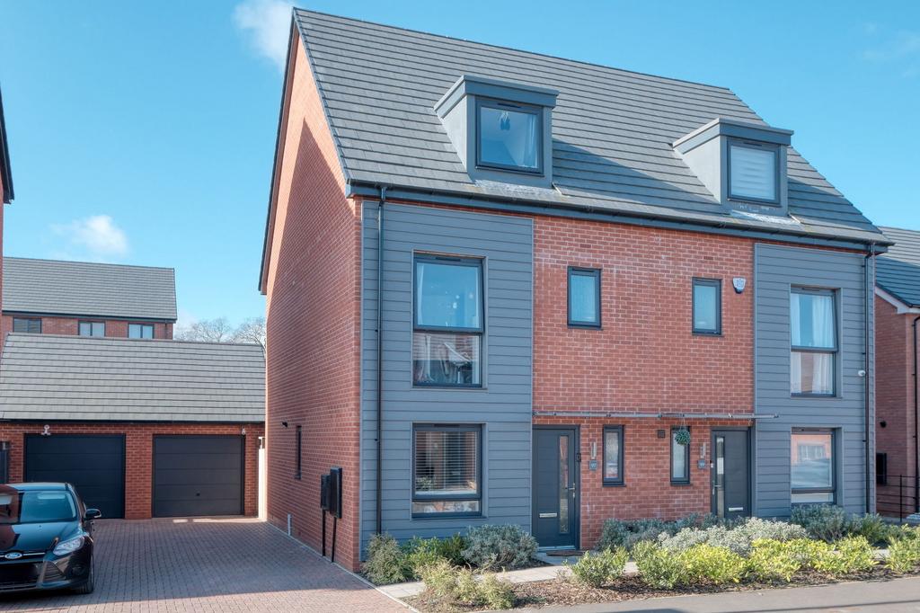 Light Hall Lane, Shirley, B90 4FS 4 bed semi-detached house - £475,000