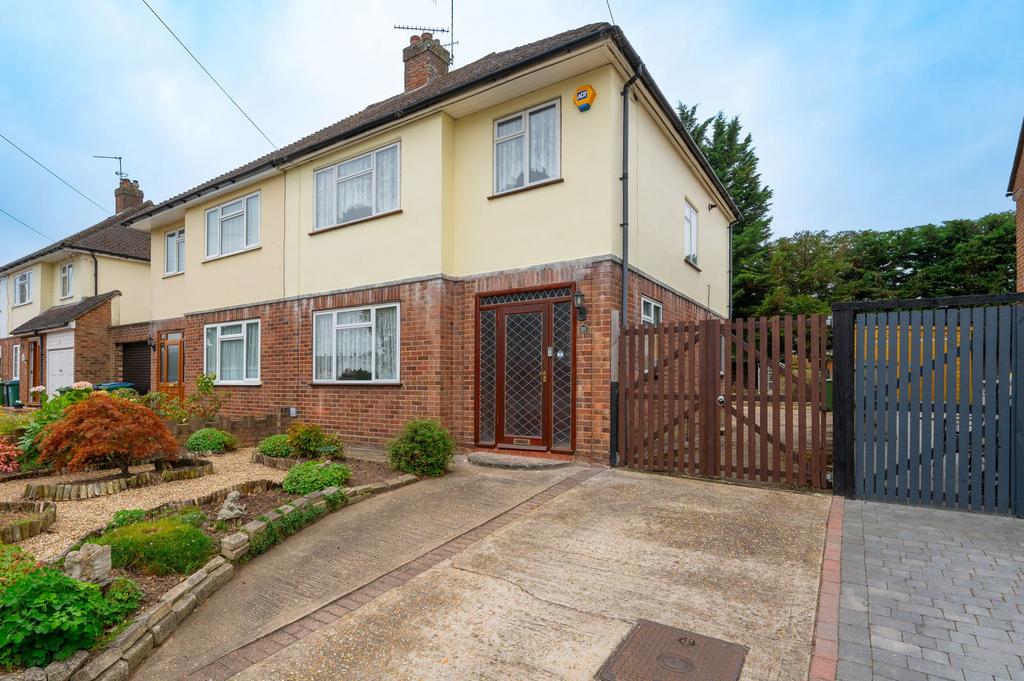 Hill Farm Avenue, Watford WD25 3 bed semi-detached house for sale - £ ...
