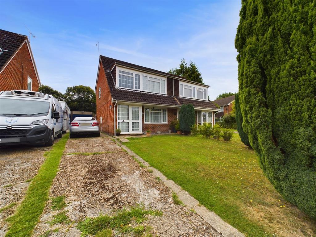 Broadfield, Crawley 3 bed semi-detached house - £390,000