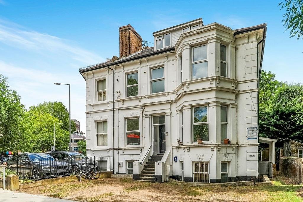 Grove Crescent, Kingston upon Thames KT1 9 bed house share - £850 pcm ...