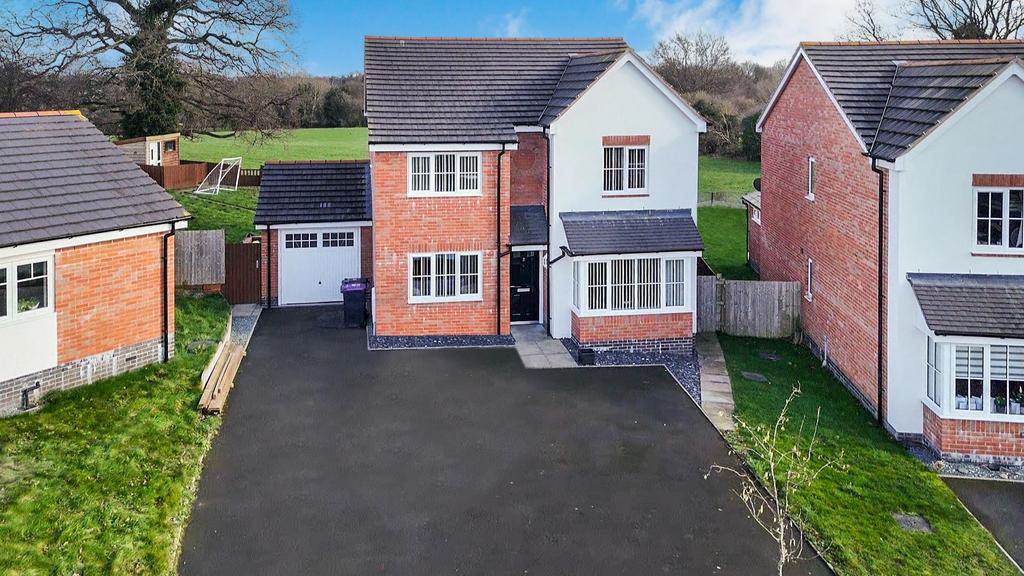 Weavers Rise, Chirk Bank, Wrexham 4 bed detached house for sale - £395,000