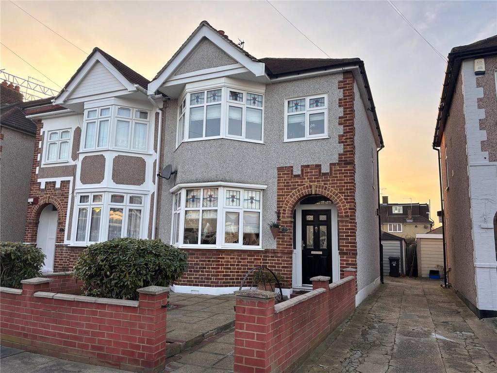 Brian Road, Chadwell Heath, RM6 3 bed semi-detached house - £515,000