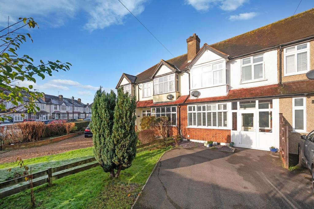 Sparrow Farm Road, Stoneleigh 3 bed terraced house - £600,000