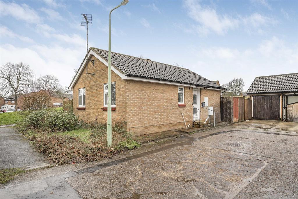 Lundy Close, Haverhill CB9 2 bed detached bungalow for sale - £250,000