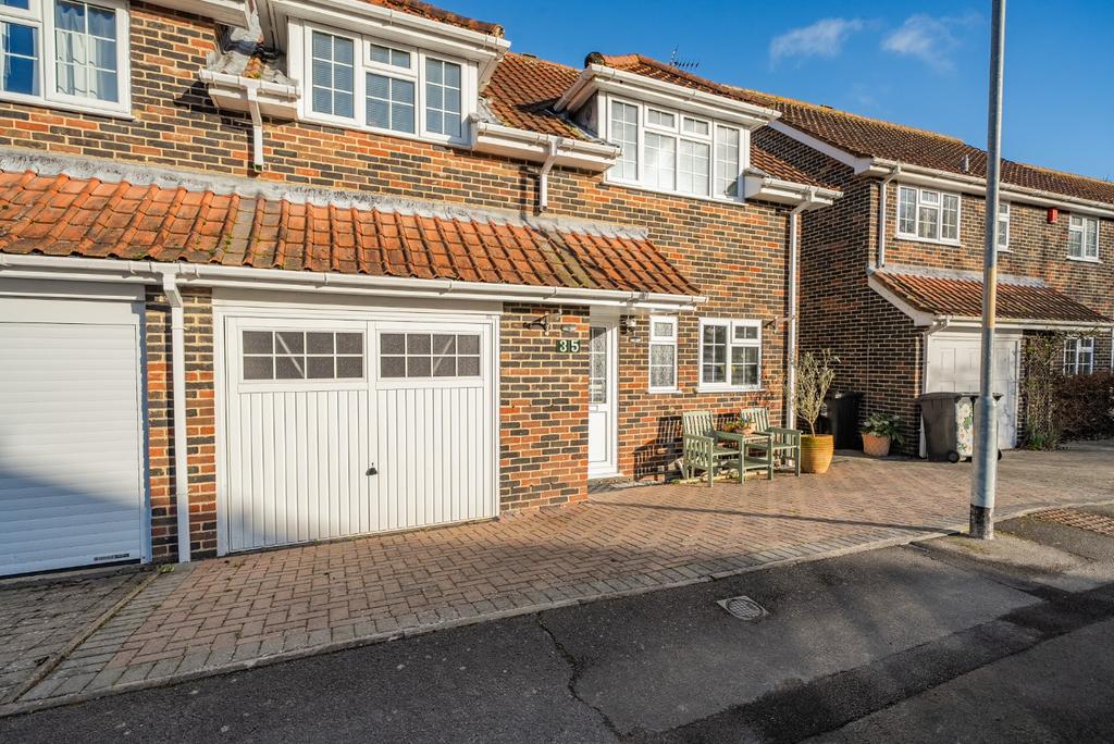 Sandwich, Kent, CT13 4 bed end of terrace house - £400,000