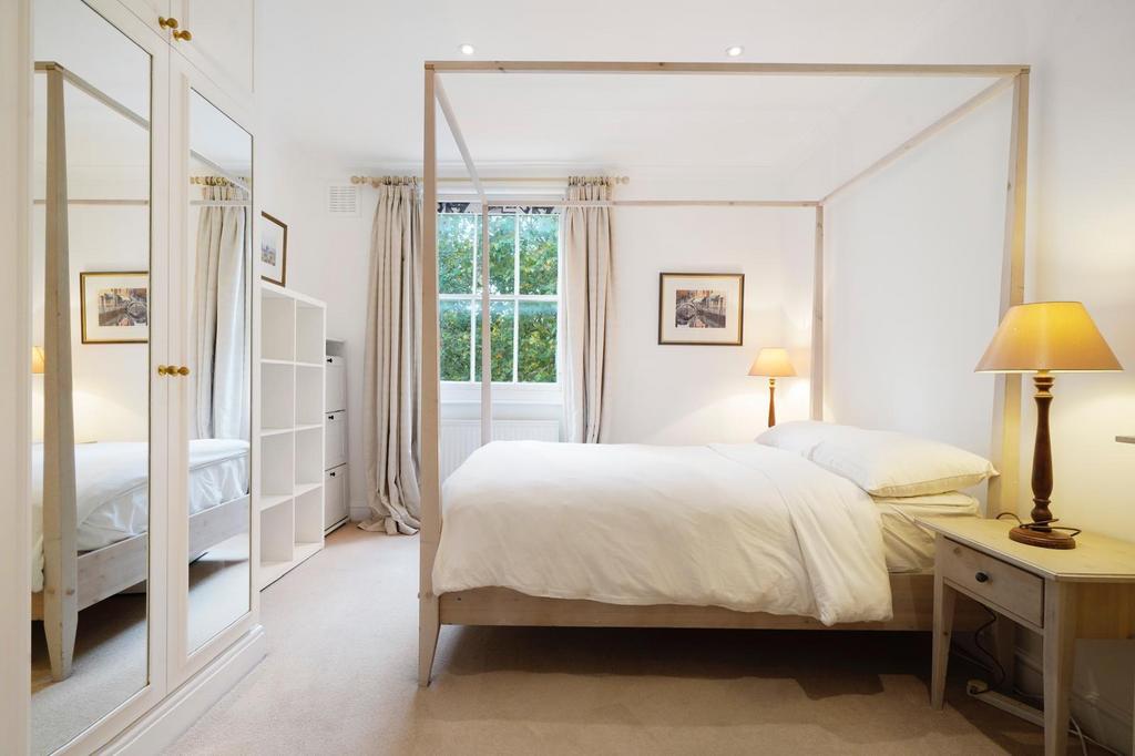 ST GEORGES SQUARE, Pimlico, London, SW1V 3 bed flat - £4,052 pcm (£935 pw)