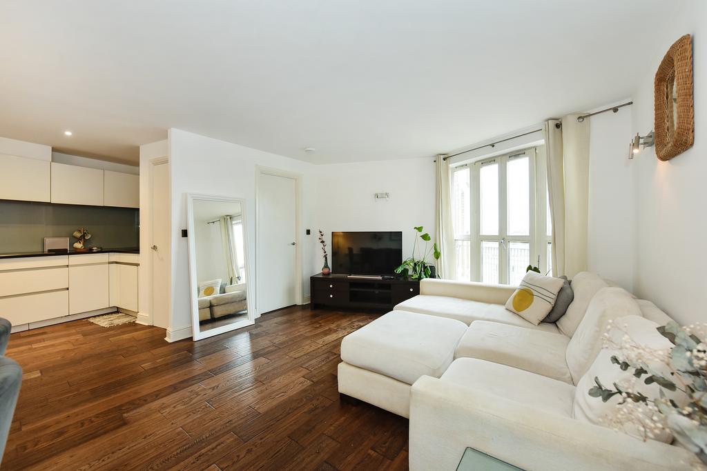 Dryden Building, London E1 2 bed flat - £525,000